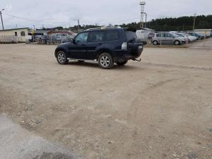Black Mitsubishi Pajero 2007 in Vilnius, with an engine capacity of 3.20 L and mileage of 446 thousand km for 5200 €, photo 5 on AUTOMOTO.COM.LV