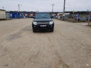 Black Mitsubishi Pajero 2007 in Vilnius, with an engine capacity of 3.20 L and mileage of 446 thousand km for 5200 €, photo 9 on AUTOMOTO.COM.LV