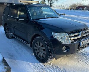 Black Mitsubishi Pajero 2007 in Varena, with an engine capacity of 3.20 L and mileage of 173 thousand km for 6500 €, photo 4 on AUTOMOTO.COM.LV