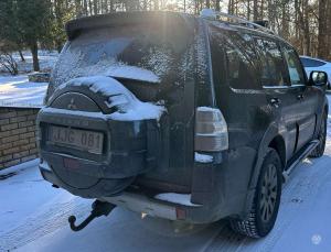 Black Mitsubishi Pajero 2007 in Varena, with an engine capacity of 3.20 L and mileage of 173 thousand km for 6500 €, photo 5 on AUTOMOTO.COM.LV