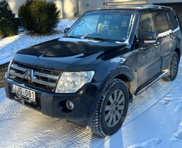 Melns Mitsubishi Pajero 2007 Varėna, ar dzinēja tilpumu 3.20 L un nobraukumu 173 tūkst. km par 6500 €, foto 3 vietnē AUTOMOTO.COM.LV