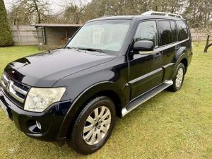 Melns Mitsubishi Pajero 2007 Viļņa, ar dzinēja tilpumu 3.20 L un nobraukumu 378 tūkst. km par 5700 €, foto  vietnē AUTOMOTO.COM.LV