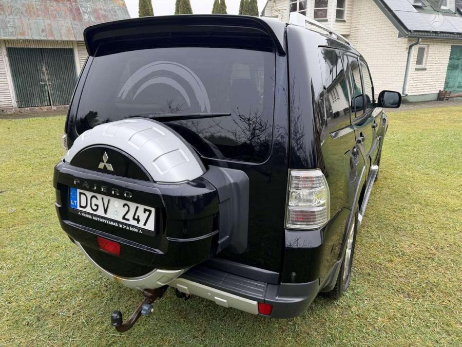 Melns Mitsubishi Pajero 2007 Viļņa, ar dzinēja tilpumu 3.20 L un nobraukumu 378 tūkst. km par 5700 €, foto 3 vietnē AUTOMOTO.COM.LV