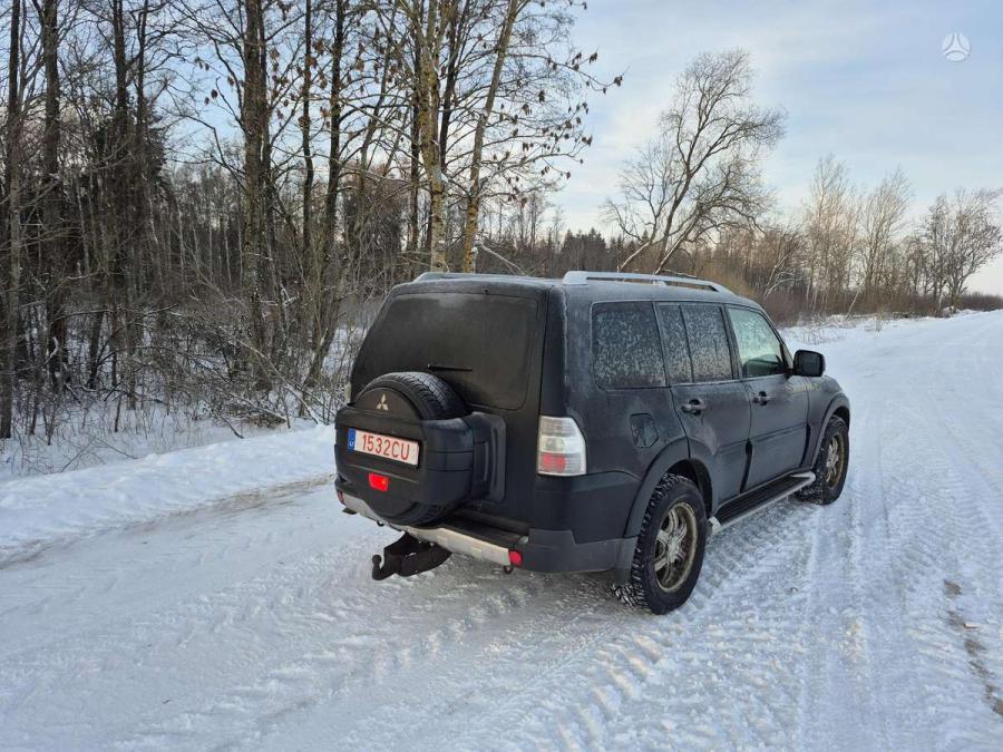 Черный Мицубиси Паджеро 2007 в Купишкис, объемом двигателя 3.20 л и пробегом 380 тыс. км за 3300 €, фото 4 на AUTOMOTO.COM.LV