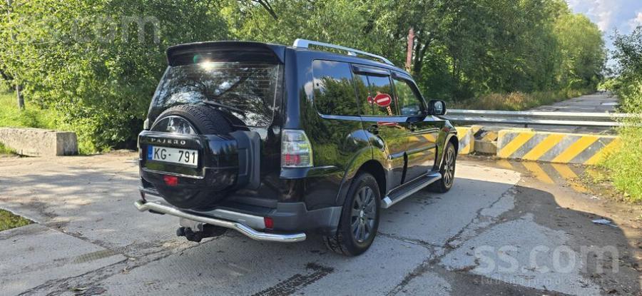 Melns Mitsubishi Pajero 2007 Rīga, ar dzinēja tilpumu 3.20 L un nobraukumu 341 tūkst. km par 6500 €, foto 4 vietnē AUTOMOTO.COM.LV
