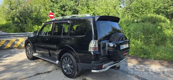 Black Mitsubishi Pajero 2007 in Riga, with an engine capacity of 3.20 L and mileage of 341 thousand km for 6500 €, photo 7 on AUTOMOTO.COM.LV