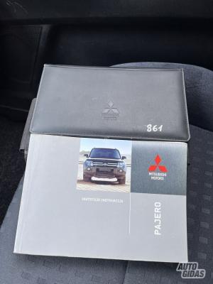 Black Mitsubishi Pajero 2007 in Vilnius, with an engine capacity of 3.20 L and mileage of 273 thousand km for 8900 €, photo 31 on AUTOMOTO.COM.LV