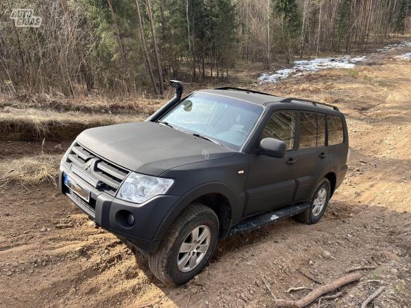 Melns Mitsubishi Pajero 2007 Viļņa, ar dzinēja tilpumu 3.20 L un nobraukumu 273 tūkst. km par 8400 €, foto 2 vietnē AUTOMOTO.COM.LV