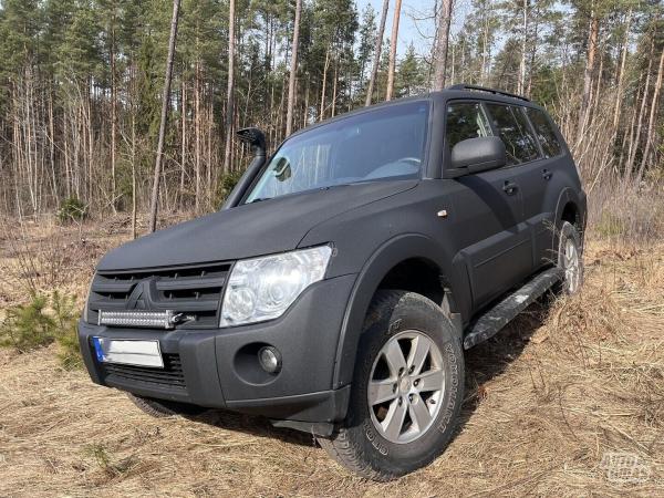 Melns Mitsubishi Pajero 2007 Viļņa, ar dzinēja tilpumu 3.20 L un nobraukumu 273 tūkst. km par 8400 €, foto 4 vietnē AUTOMOTO.COM.LV
