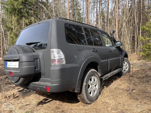 Melns Mitsubishi Pajero 2007 Viļņa, ar dzinēja tilpumu 3.20 L un nobraukumu 273 tūkst. km par 8400 €, foto 6 vietnē AUTOMOTO.COM.LV