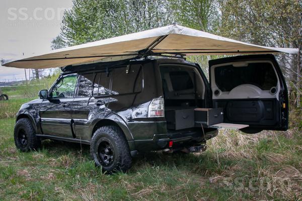Black Mitsubishi Pajero 2007 in Tukums, with an engine capacity of 3.20 L and mileage of 369 thousand km for 9500 €, photo 3 on AUTOMOTO.COM.LV
