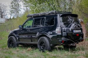 Melns Mitsubishi Pajero 2007 Tukums, ar dzinēja tilpumu 3.20 L un nobraukumu 369 tūkst. km par 9500 €, foto 6 vietnē AUTOMOTO.COM.LV