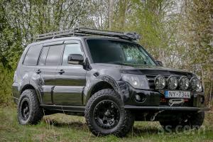 Melns Mitsubishi Pajero 2007 Tukums, ar dzinēja tilpumu 3.20 L un nobraukumu 369 tūkst. km par 9500 €, foto 7 vietnē AUTOMOTO.COM.LV