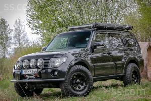 Melns Mitsubishi Pajero 2007 Tukums, ar dzinēja tilpumu 3.20 L un nobraukumu 369 tūkst. km par 9500 €, foto 8 vietnē AUTOMOTO.COM.LV