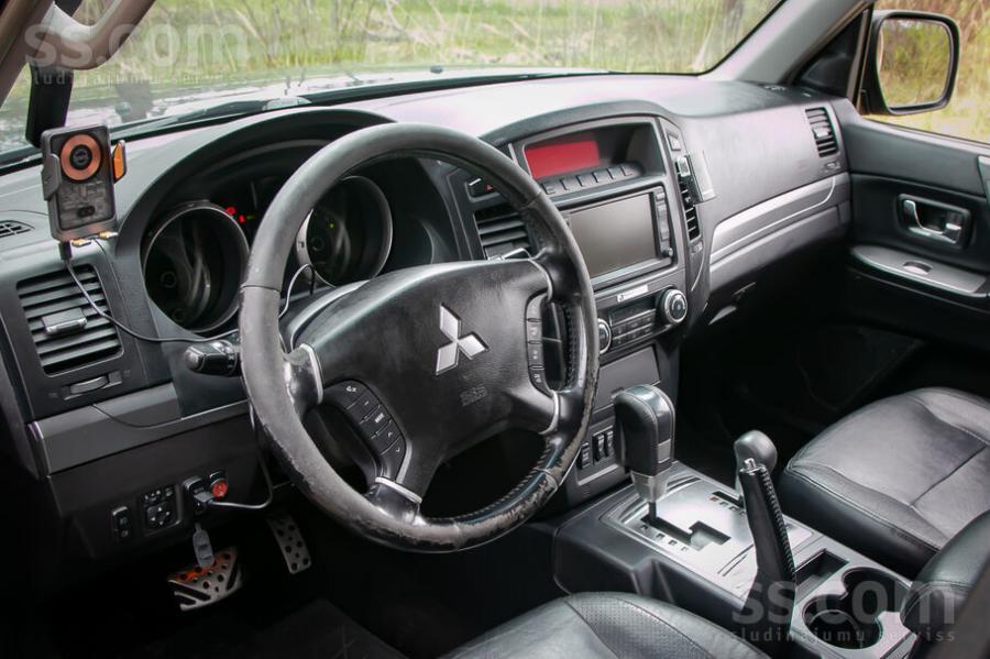 Melns Mitsubishi Pajero 2007 Tukums, ar dzinēja tilpumu 3.20 L un nobraukumu 369 tūkst. km par 9500 €, foto 13 vietnē AUTOMOTO.COM.LV