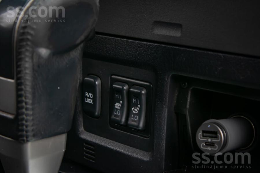 Melns Mitsubishi Pajero 2007 Tukums, ar dzinēja tilpumu 3.20 L un nobraukumu 369 tūkst. km par 9500 €, foto 18 vietnē AUTOMOTO.COM.LV
