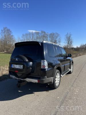 Melns Mitsubishi Pajero 2007 Balvi, ar dzinēja tilpumu 3.20 L un nobraukumu 377 tūkst. km par 5900 €, foto 3 vietnē AUTOMOTO.COM.LV