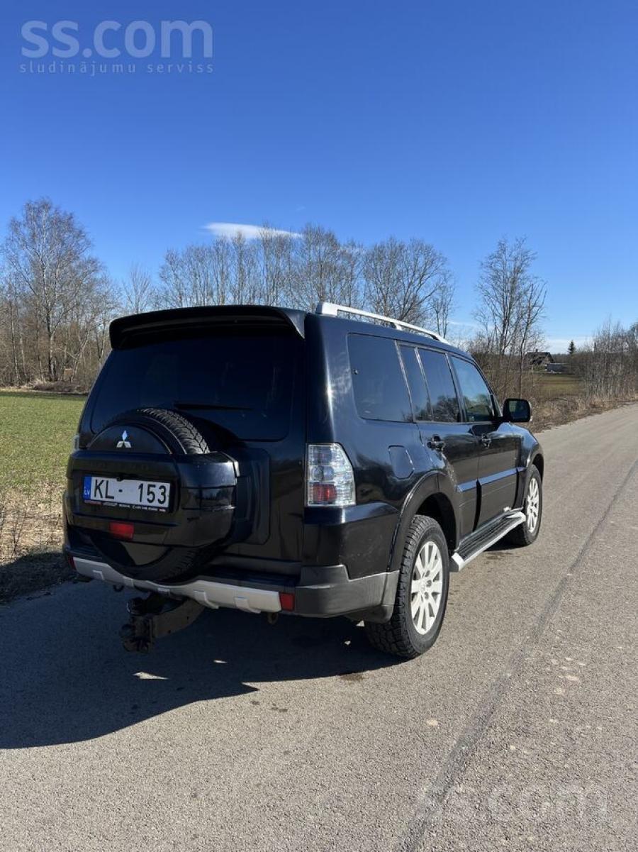 Melns Mitsubishi Pajero 2007 Balvi, ar dzinēja tilpumu 3.20 L un nobraukumu 377 tūkst. km par 5900 €, foto 3 vietnē AUTOMOTO.COM.LV
