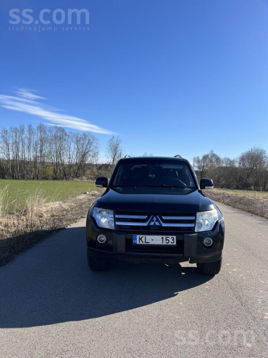 Melns Mitsubishi Pajero 2007 Balvi, ar dzinēja tilpumu 3.20 L un nobraukumu 377 tūkst. km par 5900 €, foto 4 vietnē AUTOMOTO.COM.LV