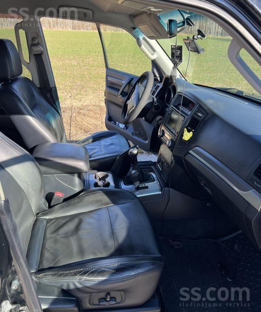 Melns Mitsubishi Pajero 2007 Balvi, ar dzinēja tilpumu 3.20 L un nobraukumu 377 tūkst. km par 5900 €, foto 7 vietnē AUTOMOTO.COM.LV