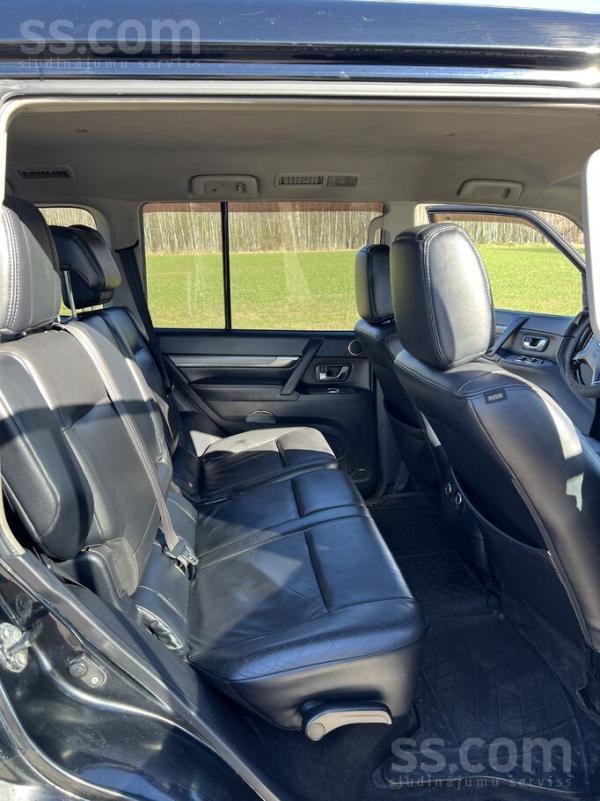 Black Mitsubishi Pajero 2007 in Balvi, with an engine capacity of 3.20 L and mileage of 377 thousand km for 5900 €, photo 7 on AUTOMOTO.COM.LV