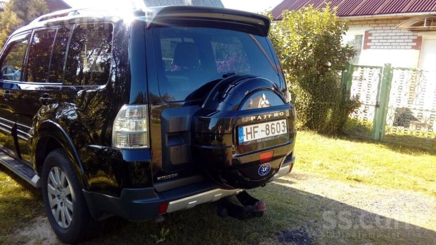 Melns Mitsubishi Pajero 2007 Rīga, ar dzinēja tilpumu 3.20 L un nobraukumu 300 tūkst. km par 7000 €, foto 1 vietnē AUTOMOTO.COM.LV