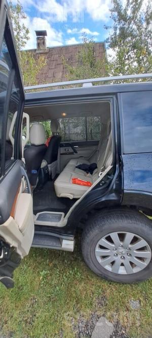 Melns Mitsubishi Pajero 2007 Rīga, ar dzinēja tilpumu 3.20 L un nobraukumu 300 tūkst. km par 7000 €, foto 12 vietnē AUTOMOTO.COM.LV