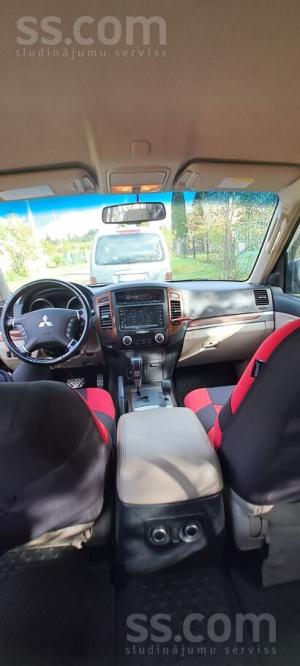 Melns Mitsubishi Pajero 2007 Rīga, ar dzinēja tilpumu 3.20 L un nobraukumu 300 tūkst. km par 7000 €, foto 13 vietnē AUTOMOTO.COM.LV