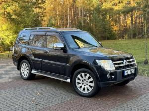 Black Mitsubishi Pajero 2007 in Riga, with an engine capacity of 3.20 L and mileage of 288 thousand km for 7500 €, photo  on AUTOMOTO.COM.LV