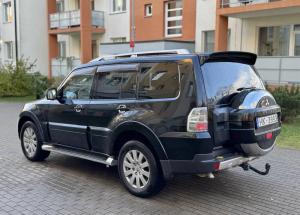 Black Mitsubishi Pajero 2007 in Riga, with an engine capacity of 3.20 L and mileage of 288 thousand km for 7500 €, photo 3 on AUTOMOTO.COM.LV
