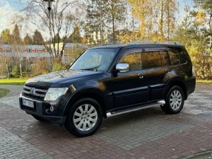 Black Mitsubishi Pajero 2007 in Riga, with an engine capacity of 3.20 L and mileage of 288 thousand km for 7500 €, photo 5 on AUTOMOTO.COM.LV