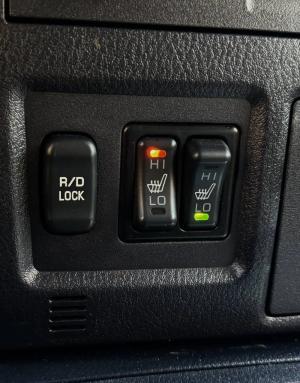 Black Mitsubishi Pajero 2007 in Riga, with an engine capacity of 3.20 L and mileage of 288 thousand km for 7500 €, photo 6 on AUTOMOTO.COM.LV