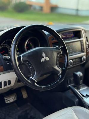 Black Mitsubishi Pajero 2007 in Riga, with an engine capacity of 3.20 L and mileage of 288 thousand km for 7500 €, photo 21 on AUTOMOTO.COM.LV