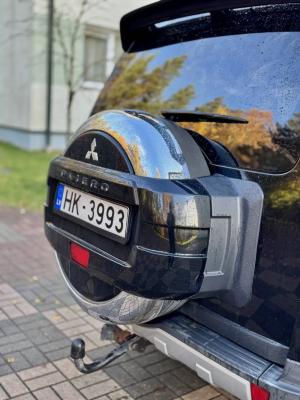 Black Mitsubishi Pajero 2007 in Riga, with an engine capacity of 3.20 L and mileage of 288 thousand km for 7500 €, photo 24 on AUTOMOTO.COM.LV