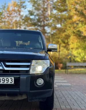 Black Mitsubishi Pajero 2007 in Riga, with an engine capacity of 3.20 L and mileage of 288 thousand km for 7500 €, photo 29 on AUTOMOTO.COM.LV