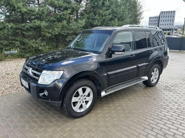 Melns Mitsubishi Pajero 2007 Viļņa, ar dzinēja tilpumu 3.20 L un nobraukumu 304 tūkst. km par 5800 €, foto 1 vietnē AUTOMOTO.COM.LV