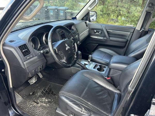 Melns Mitsubishi Pajero 2007 Viļņa, ar dzinēja tilpumu 3.20 L un nobraukumu 304 tūkst. km par 5800 €, foto 9 vietnē AUTOMOTO.COM.LV