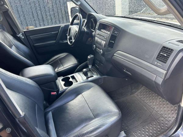 Melns Mitsubishi Pajero 2007 Viļņa, ar dzinēja tilpumu 3.20 L un nobraukumu 304 tūkst. km par 5800 €, foto 10 vietnē AUTOMOTO.COM.LV