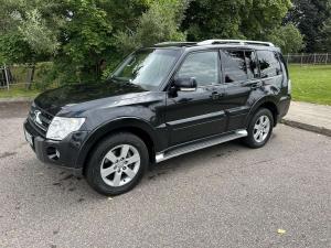 Melns Mitsubishi Pajero 2007 Viļņa, ar dzinēja tilpumu 3.20 L un nobraukumu 304 tūkst. km par 5500 €, foto  vietnē AUTOMOTO.COM.LV