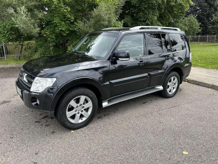 Melns Mitsubishi Pajero 2007 Viļņa, ar dzinēja tilpumu 3.20 L un nobraukumu 304 tūkst. km par 5500 €, foto 1 vietnē AUTOMOTO.COM.LV