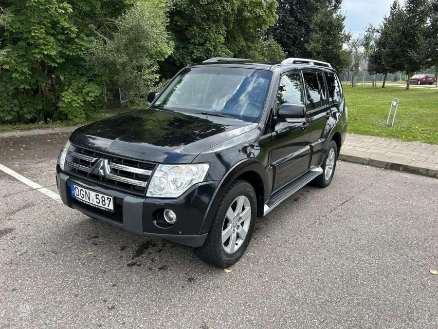 Melns Mitsubishi Pajero 2007 Viļņa, ar dzinēja tilpumu 3.20 L un nobraukumu 304 tūkst. km par 5500 €, foto 3 vietnē AUTOMOTO.COM.LV