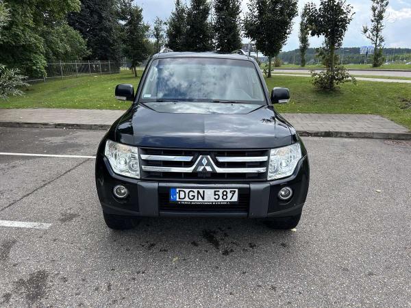 Melns Mitsubishi Pajero 2007 Viļņa, ar dzinēja tilpumu 3.20 L un nobraukumu 304 tūkst. km par 5500 €, foto 3 vietnē AUTOMOTO.COM.LV