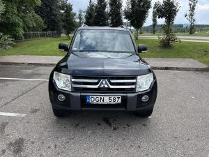 Melns Mitsubishi Pajero 2007 Viļņa, ar dzinēja tilpumu 3.20 L un nobraukumu 304 tūkst. km par 5500 €, foto 4 vietnē AUTOMOTO.COM.LV