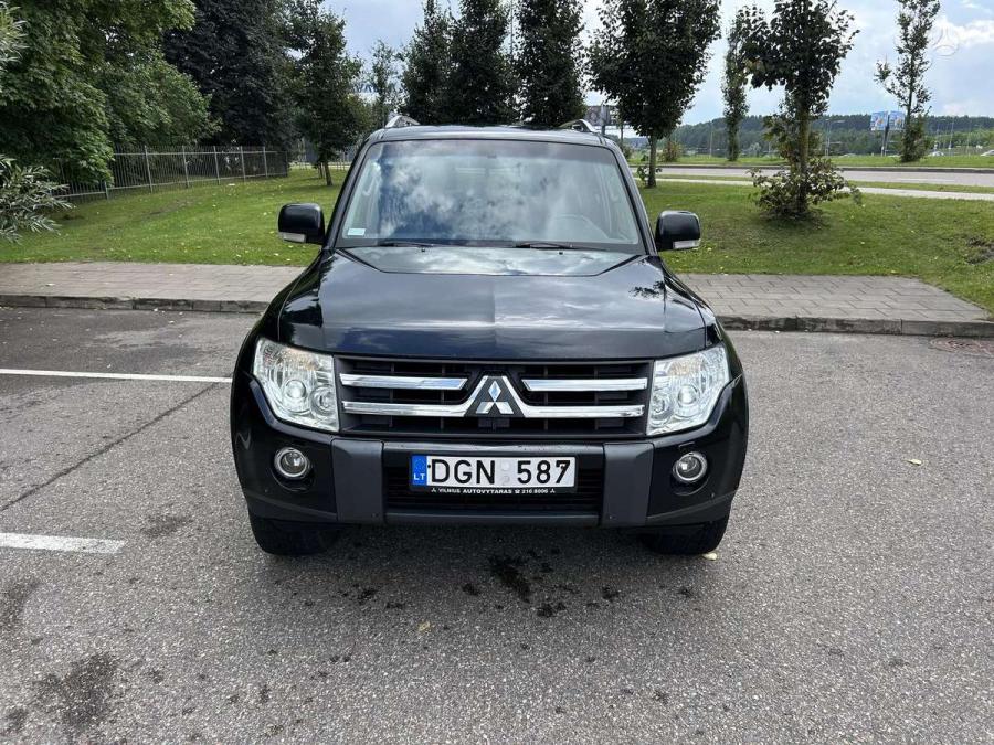 Melns Mitsubishi Pajero 2007 Viļņa, ar dzinēja tilpumu 3.20 L un nobraukumu 304 tūkst. km par 5500 €, foto 4 vietnē AUTOMOTO.COM.LV