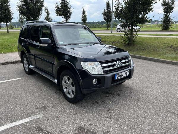 Melns Mitsubishi Pajero 2007 Viļņa, ar dzinēja tilpumu 3.20 L un nobraukumu 304 tūkst. km par 5500 €, foto 4 vietnē AUTOMOTO.COM.LV