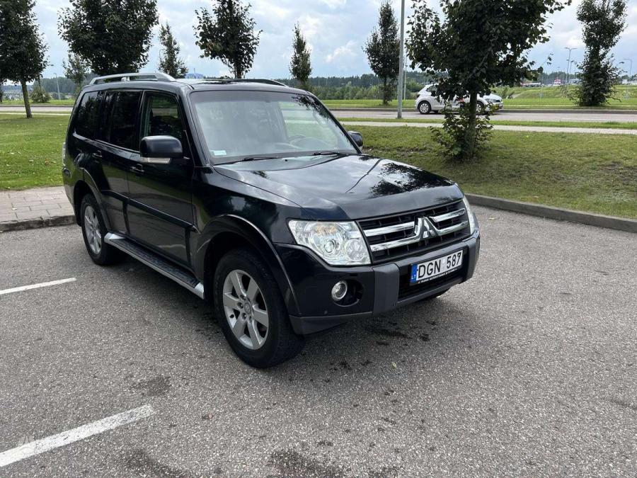Melns Mitsubishi Pajero 2007 Viļņa, ar dzinēja tilpumu 3.20 L un nobraukumu 304 tūkst. km par 5500 €, foto 5 vietnē AUTOMOTO.COM.LV