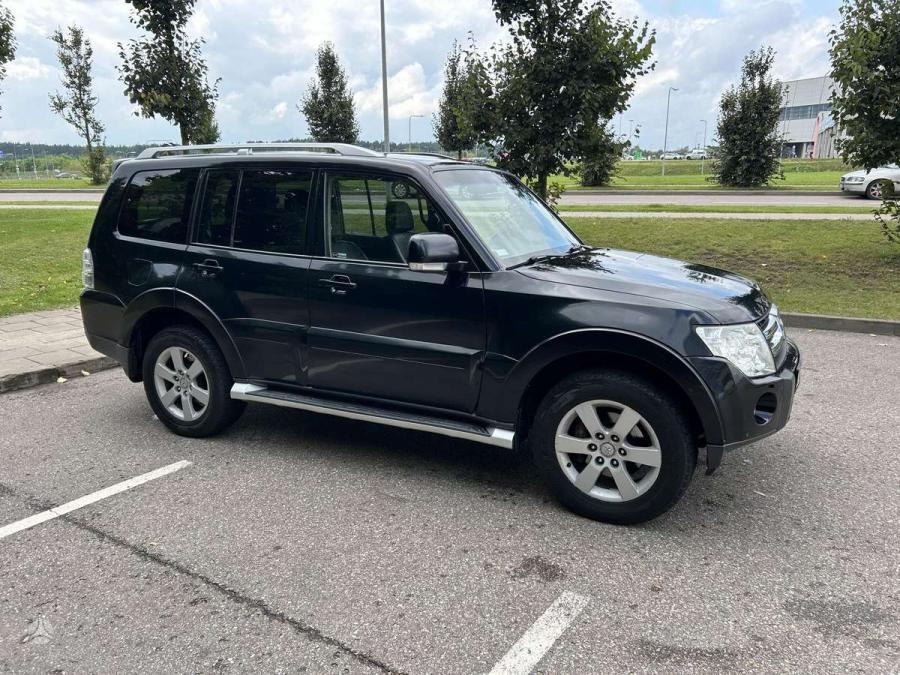 Melns Mitsubishi Pajero 2007 Viļņa, ar dzinēja tilpumu 3.20 L un nobraukumu 304 tūkst. km par 5500 €, foto 6 vietnē AUTOMOTO.COM.LV