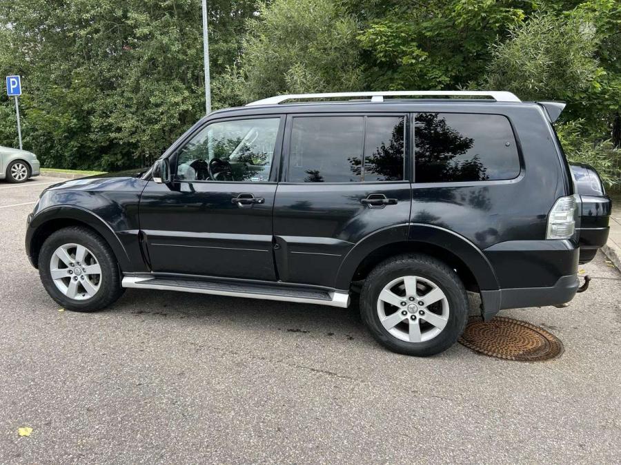 Melns Mitsubishi Pajero 2007 Viļņa, ar dzinēja tilpumu 3.20 L un nobraukumu 304 tūkst. km par 5500 €, foto 7 vietnē AUTOMOTO.COM.LV