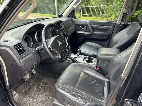 Melns Mitsubishi Pajero 2007 Viļņa, ar dzinēja tilpumu 3.20 L un nobraukumu 304 tūkst. km par 5500 €, foto 7 vietnē AUTOMOTO.COM.LV