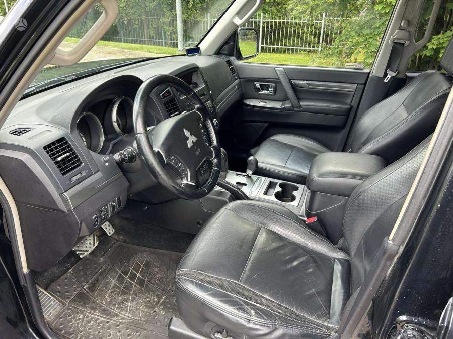 Melns Mitsubishi Pajero 2007 Viļņa, ar dzinēja tilpumu 3.20 L un nobraukumu 304 tūkst. km par 5500 €, foto 8 vietnē AUTOMOTO.COM.LV